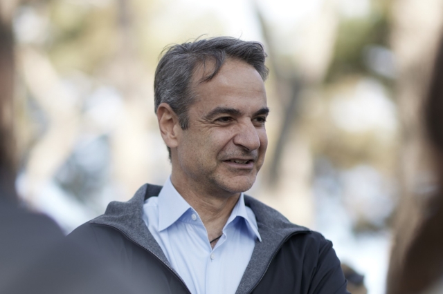 Ο έντονος διάλογος Μητσοτάκη με πολίτη για τα Τέμπη - Polis Media