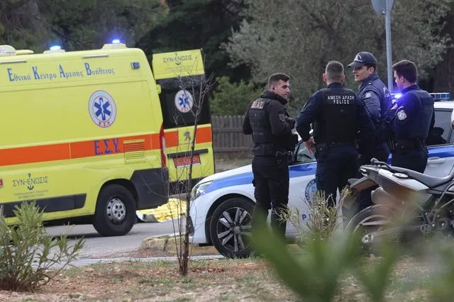 Δολοφονία στη Ραφήνα: Ο 41χρονος πήρε τηλέφωνο την σύζυγό του και ...