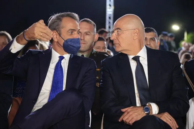 Άτυπο debate Μητσοτάκη με Δένδια – Τι είπαν για τον Άγνωστο Στρατιώτη ...