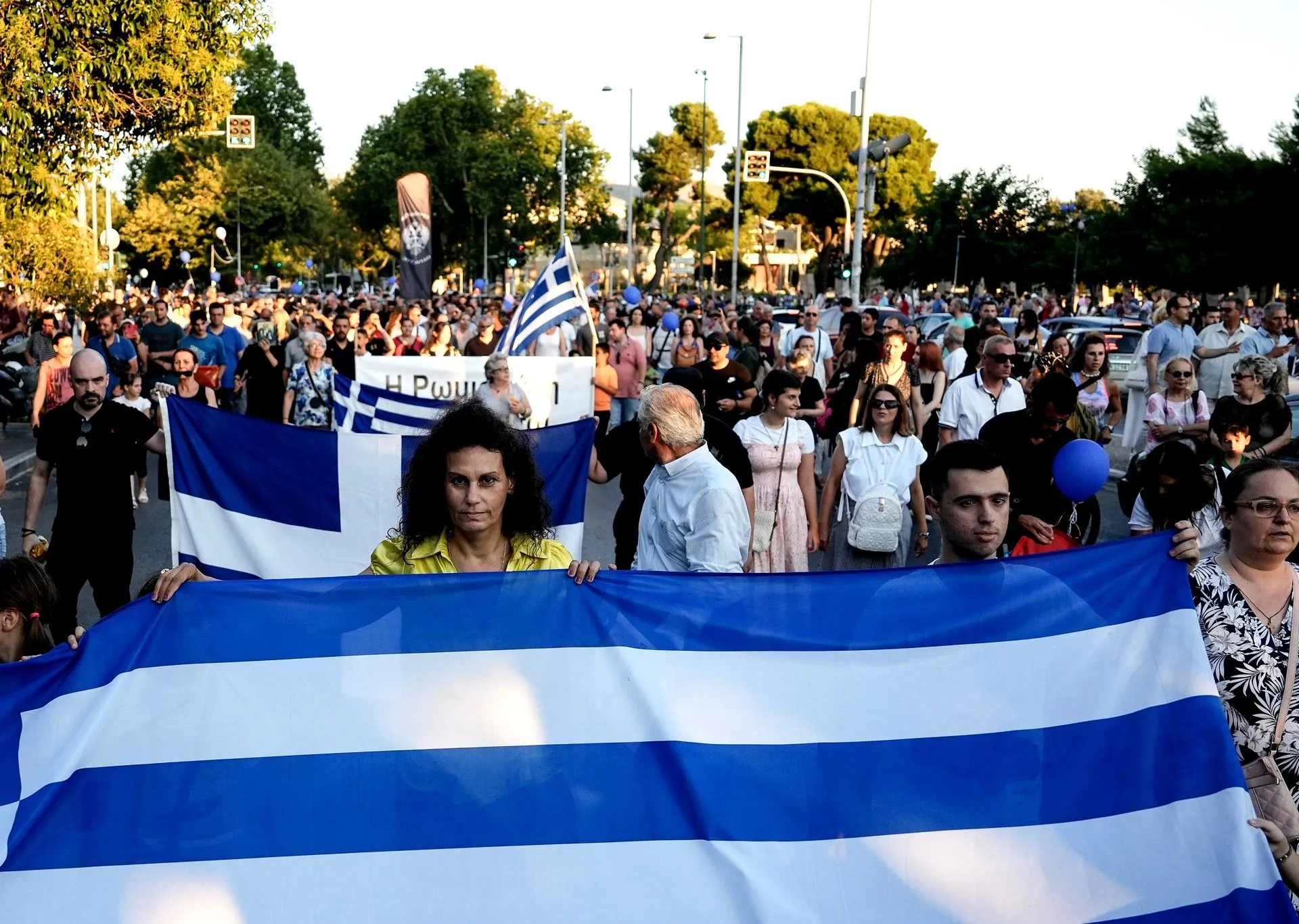 ΚΑΤΙ ΒΡΩΜΑΕΙ ΣΤΗ ΘΕΣΣΑΛΟΝΙΚΗ… - Polis Media