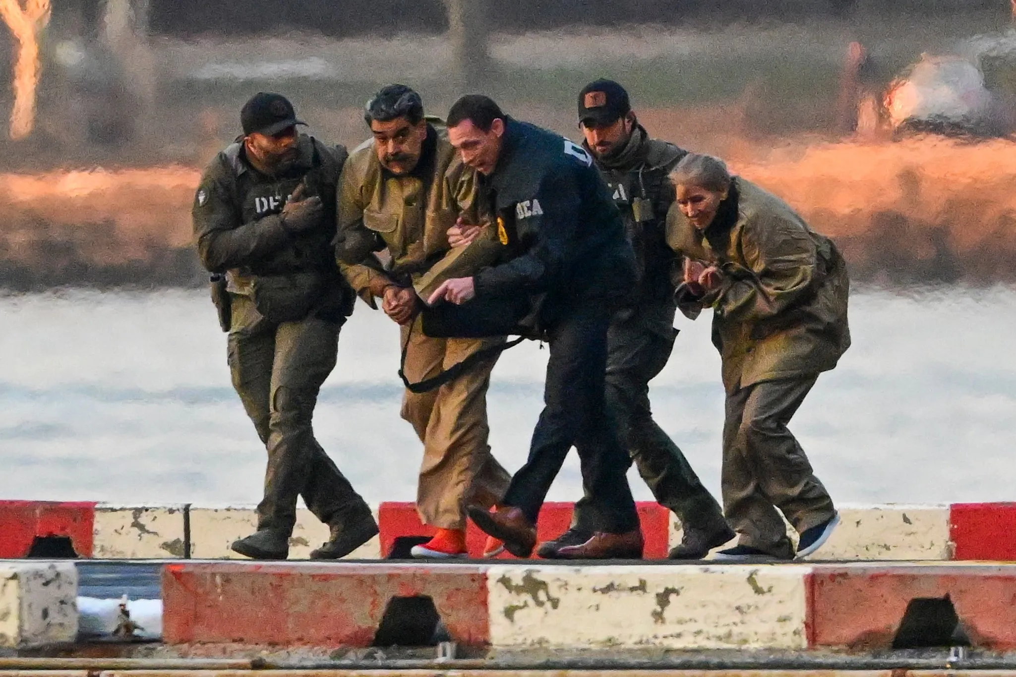 Η ΑΠΑΓΩΓΗ ΜΑΔΟΥΡΟ ΚΑΙ ΤΟ ΚΑΡΤΕΛ ΤΩΝ ΗΛΙΩΝ - Polis Media